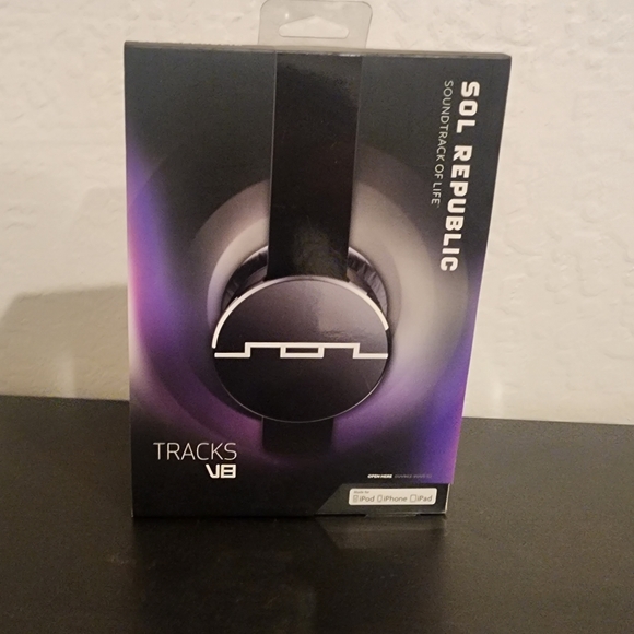 Sol Republic | Headphones | Sol Republic V8 Tracks Wired On Ear ...